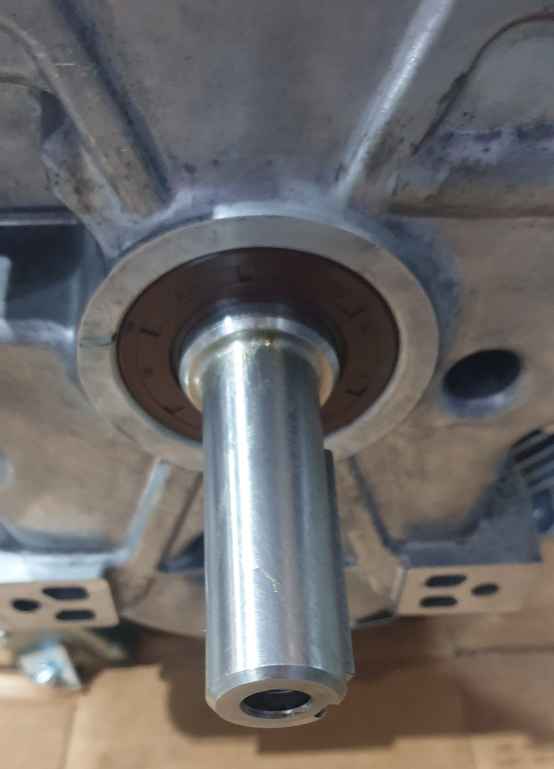 Rato RV740D 25hp V-Twin Vertical Shaft Engine - Days Motorcycles ...